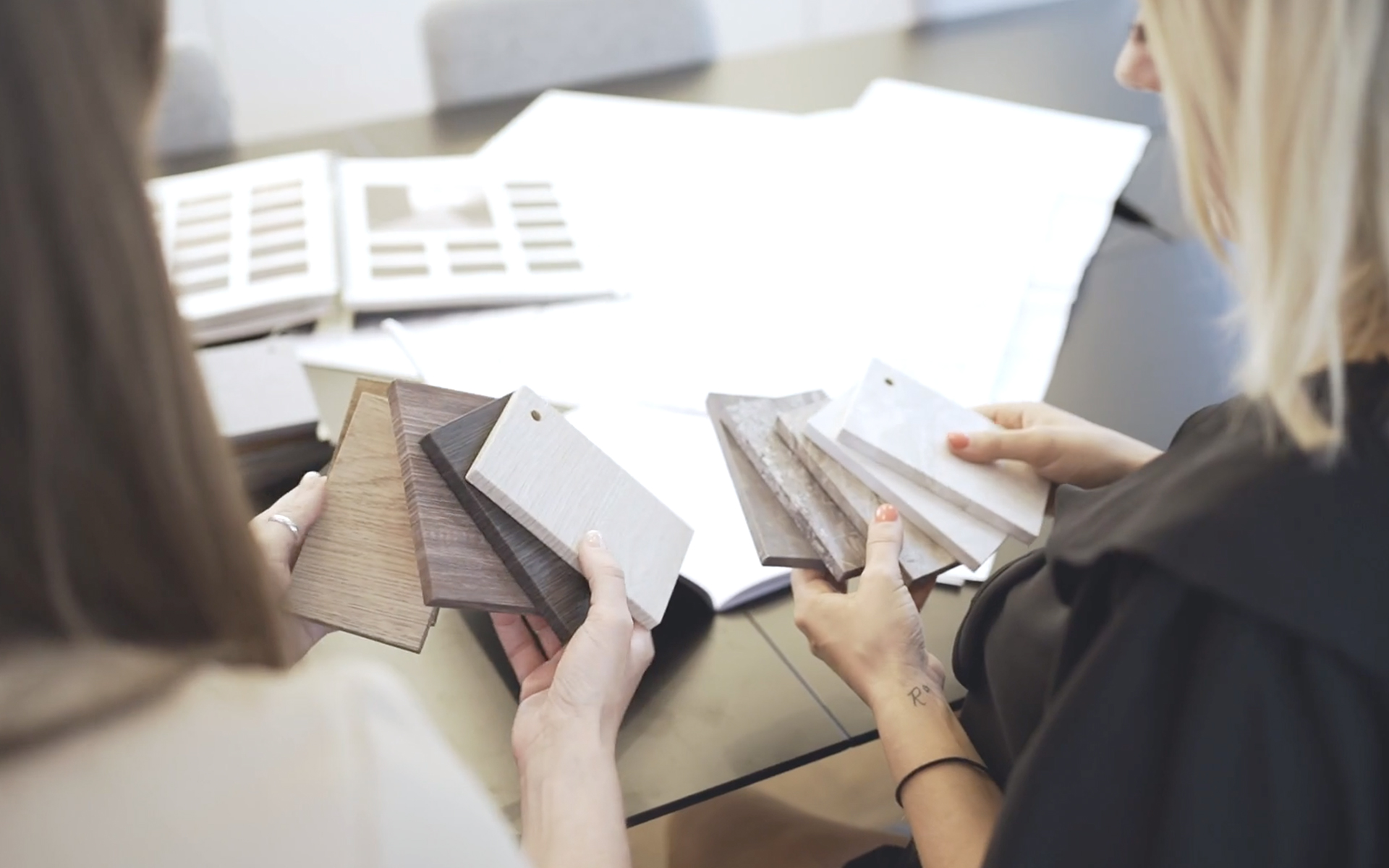 A Designer’s Guide to Choosing the Right Vinyl Finish - Fusion Surfaces